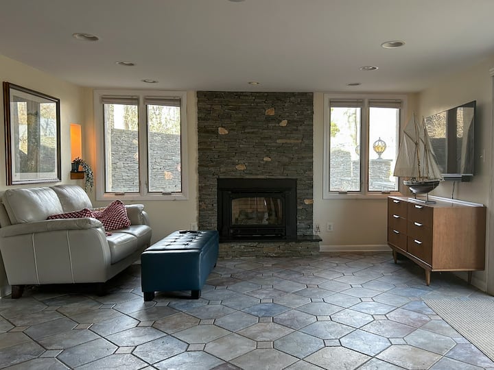 Suburban Getaway Nestled In The Delaware Valley. - Aston, PA