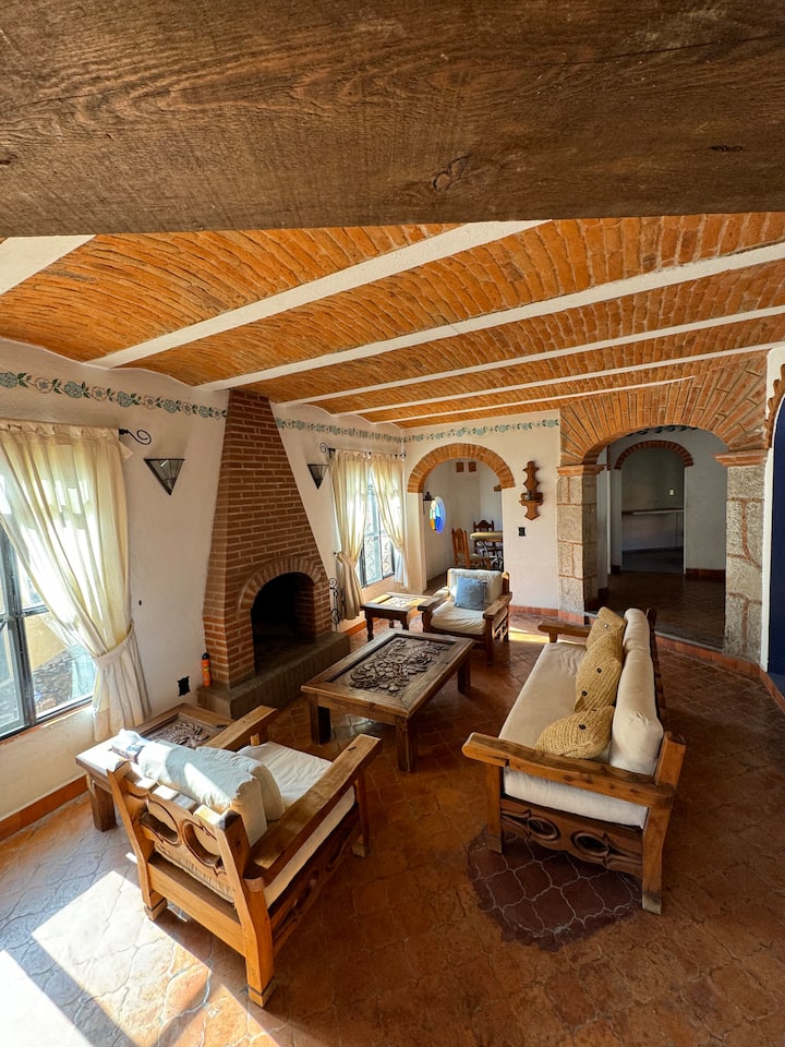 Quédate En La Casa De La Abuela - San Juan del Río