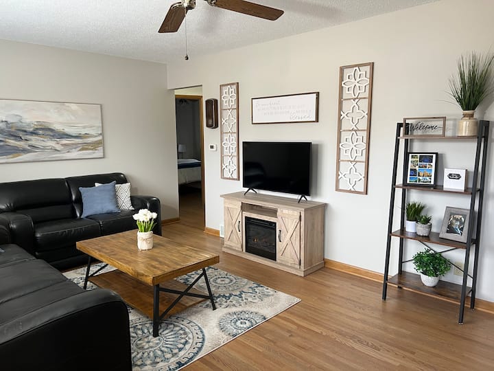 3br Cozy & Clean Cottage W/ King & 2 Queen Beds - Des Moines, IA