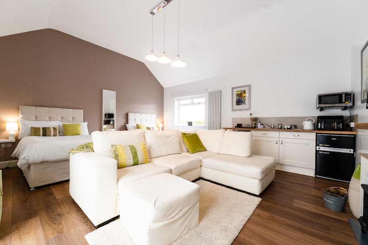 Stylish Self-catering Studio With Patio - Sleeps 4 - Limavady
