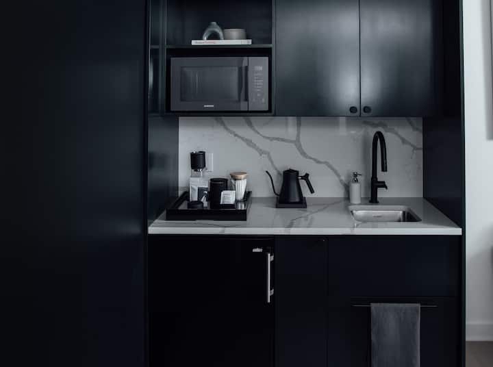 Mint House 70 Pine By Kasa | Studio Queen - New York City