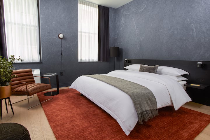 Mint House 70 Pine By Kasa | Deluxe Studio King - Alliance University