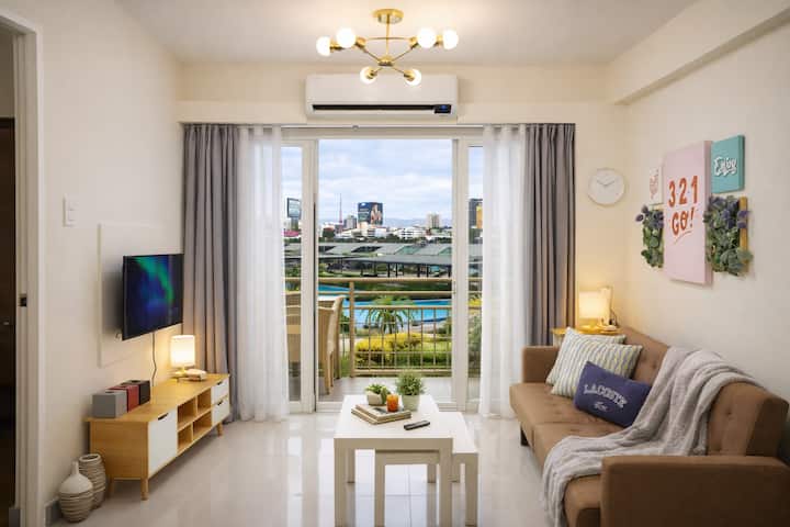 Pool View 2br Near Bgc & Rmc | Sleeps 6 - Taguig
