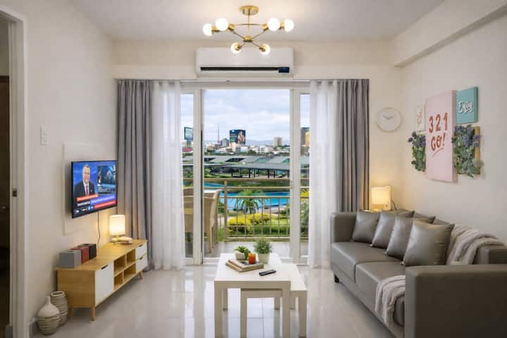 Pool View 2br Near Bgc & Rmc | Sleeps 6 - Taytay