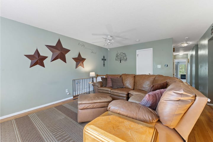 6 Br W/ Outdoor Covered Patio | Garden Of The Gods - Colorado Springs
