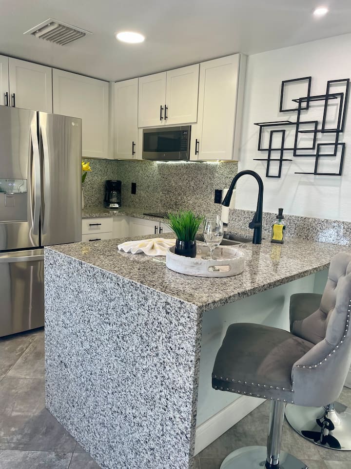 Newly Renovated 2/2 Resort Home - EDC Orlando
