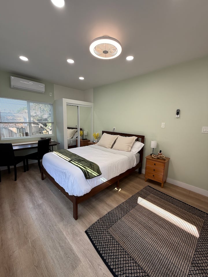 Chic Melrose Hideaway - Walk To Shops And Cafés! - Los Angeles, CA