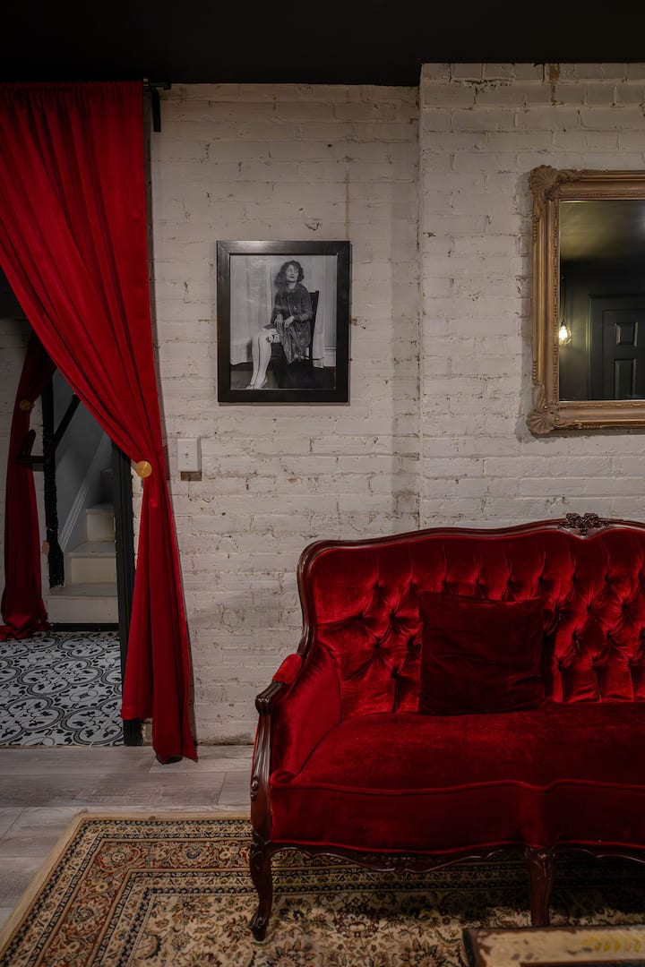 The Blais: Walkable To Eat St, Historic, Speakeasy - Minneapolis, MN