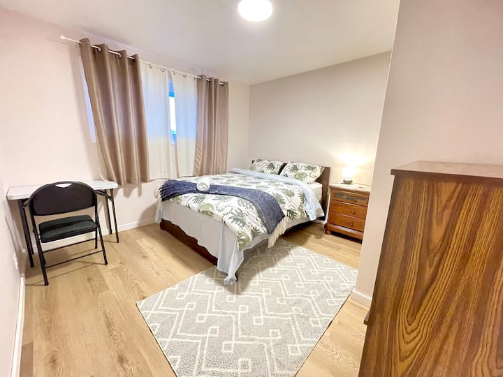 Cactaceous_ Spacious Room With Air Conditioning - Calgary