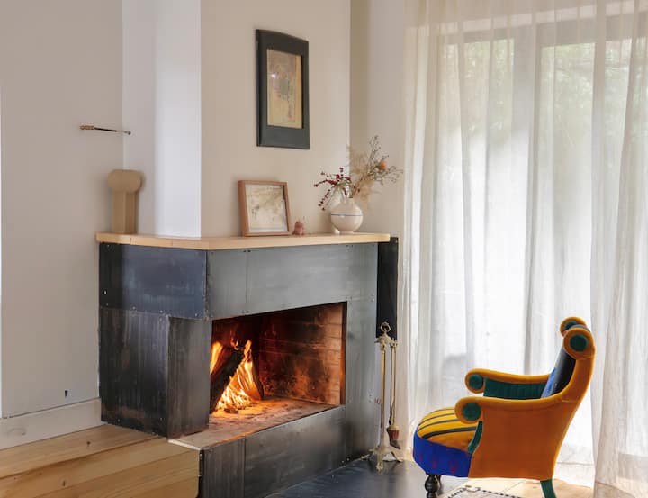 Warm 3-story: 2 Fireplaces, Terrace & Backyard - Tbilisi