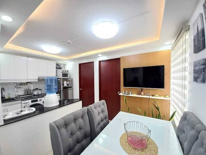Aurum Holistay Deca Homes 2br Unit W/ Free Parking - Manila