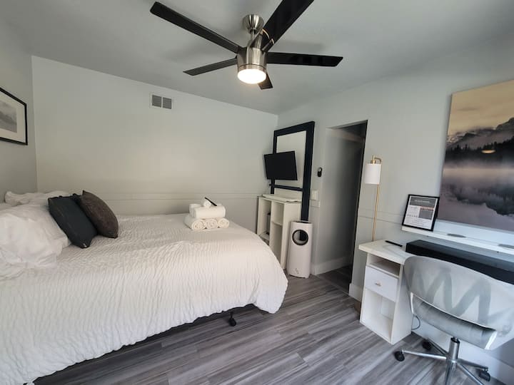 Private Room Near Laguna Beach - Laguna Hills, CA