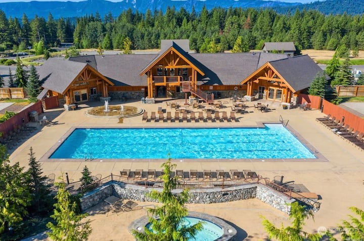 Family & Dog Friendly Cabin W/hot Tub & Games - Ronald, WA