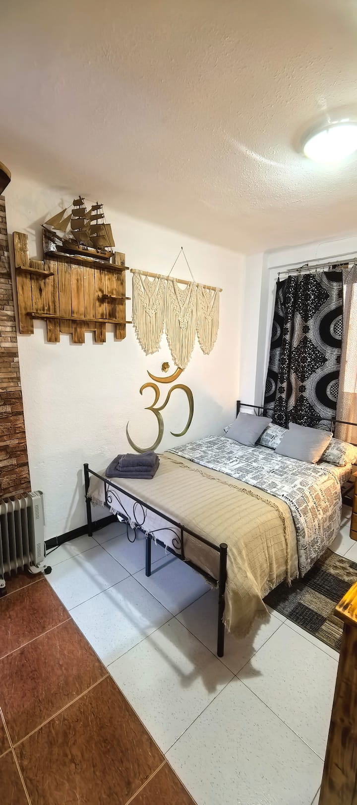 Studio-room+private Bathroom+kitchen & Balcony*) - Badalona