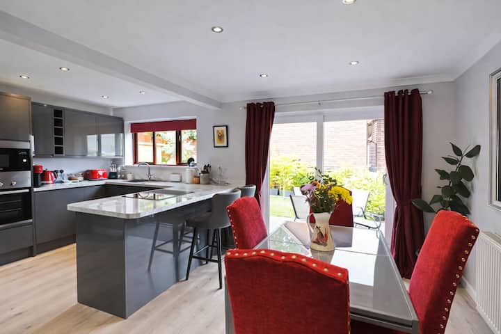 3-bed Home In Malvern | Ev Charger | Free Parking - Malvern