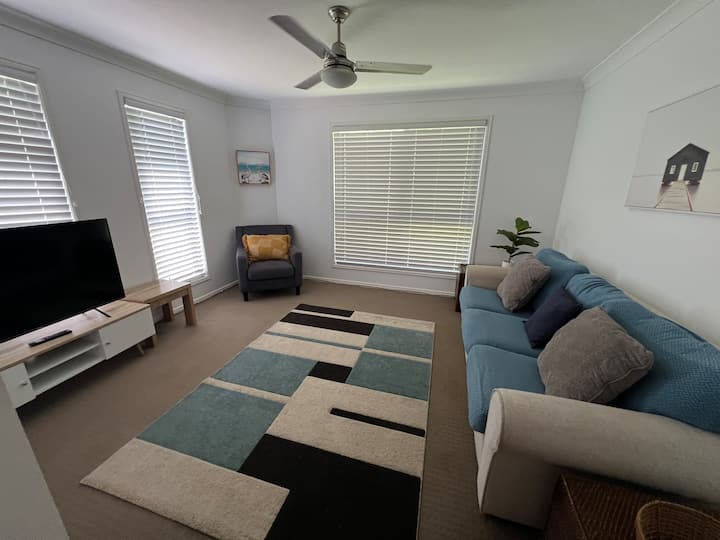 Big Sandstone Point (Seq) House! Bribie, Pets, Yes - Beachmere