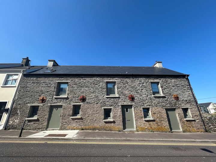 Old Stone Barn With Private Access & Parking - Dingle