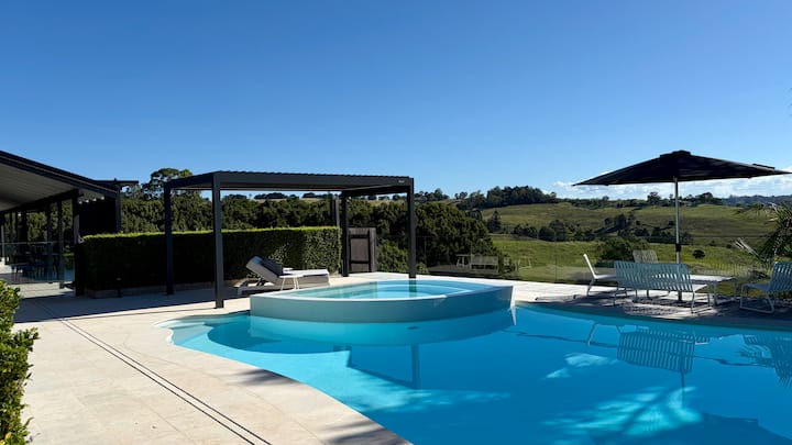 Black Beauty On Richmond Hill - Lismore