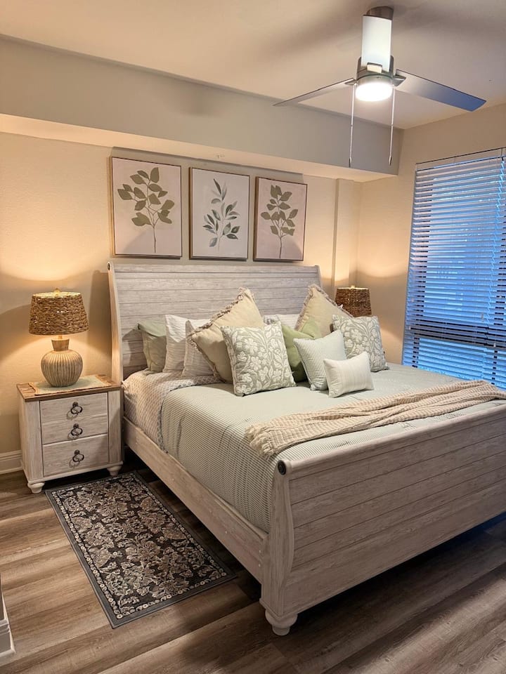 Luxury Executive 2br/2ba In Downtown Wpb - West Palm Beach, FL