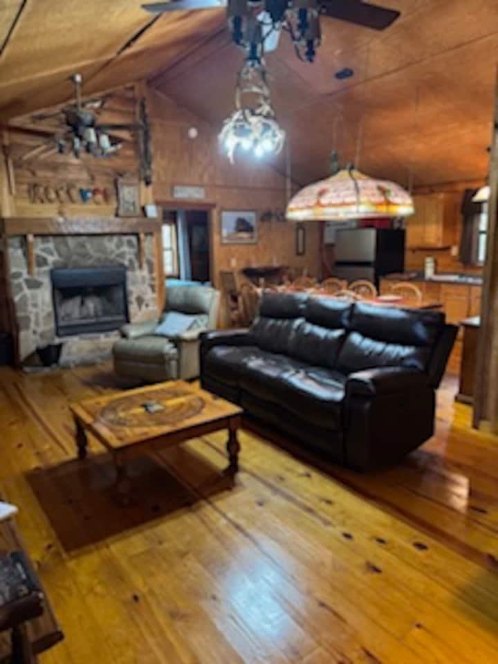 Cherokee Hunt Lodge - Cherokee, NC