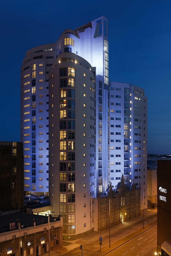 Cardiff City Center - Free On-site Parking - Cardiff