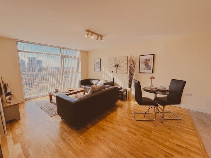Cardiff City Center - Free On-site Parking - Cardiff