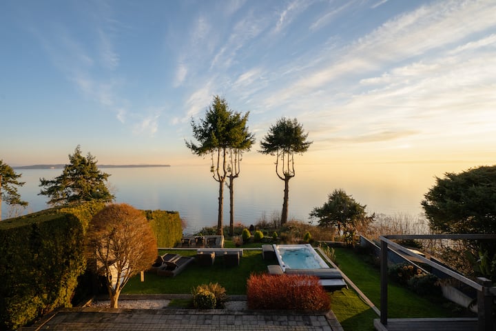 Secluded Ocean Front Villa - White Rock