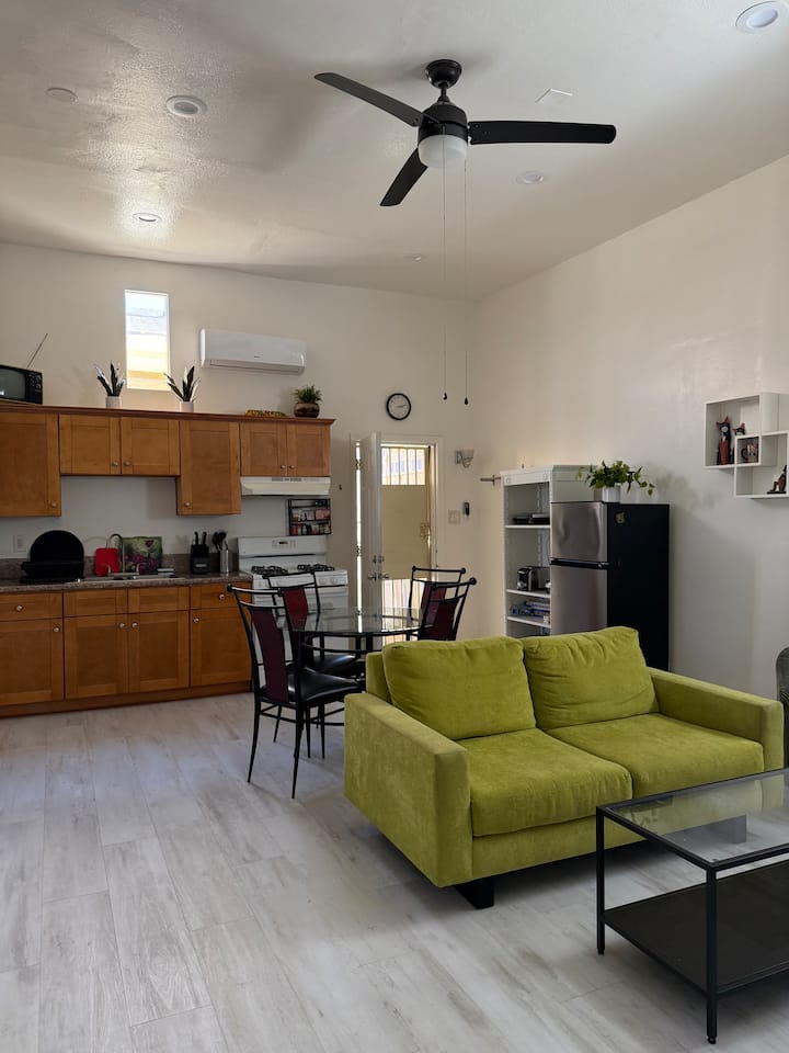 Straight Out Of Compton - Cozy Place - Ac - Compton, CA