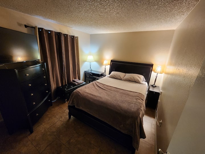 Private Bedroom In A Beautiful Home - Tempe, AZ