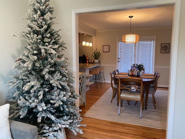 Home For The Holidays: Cozy Cottage Near Expofair - Tulsa, OK