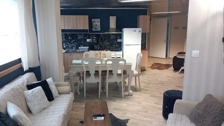 Downtown 130 Sqm -6th Floor- 4 Bedroom Apartment - Thessalonique