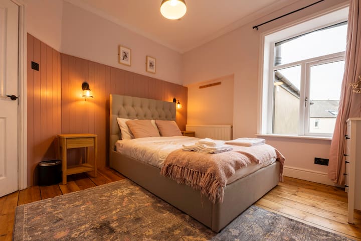 Large Home In Cardiff's City Center | 14 Beds - Cardiff