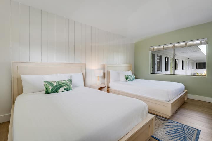 Convenient Stay, Superb Location, Free Breakfast - Islamorada, FL