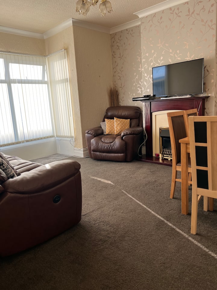 Stylist & Spacious Two-bedroom Apartment - Blackpool