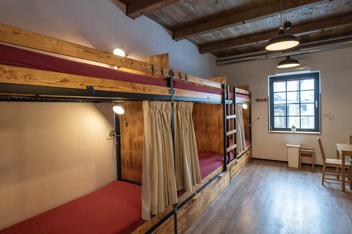 Turn Hostel In The City Center, Mixed Dormitory 4 - Ljubljana