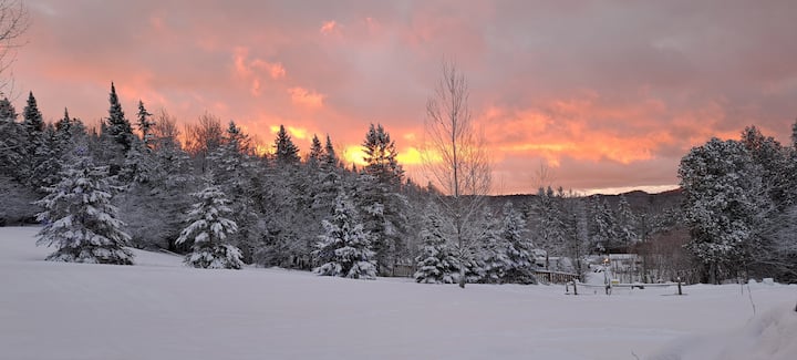 Havre De Paix Au Pied De La Montagne Avec Jacuzzi - Val-des-Monts