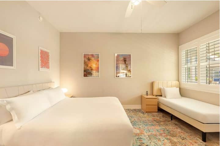 Newly Renovated Cottage! Ideal For 3 Guests - Dunedin, FL