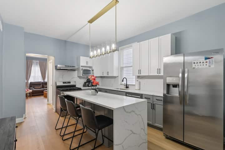 Modern Cozy Top Floor Duplex Near Wrigley - Sauganash - Chicago