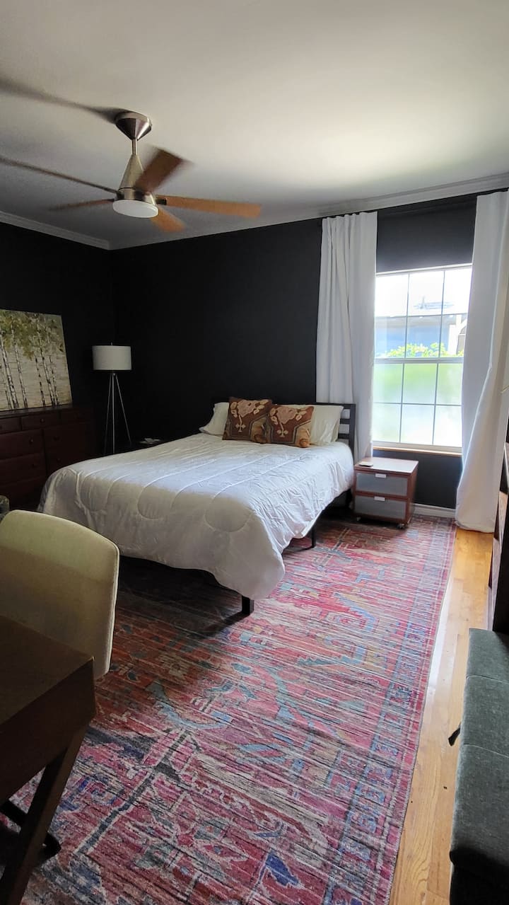 Spacious Retreat With Private Garden - Hallmark-Camelot - Fort Worth