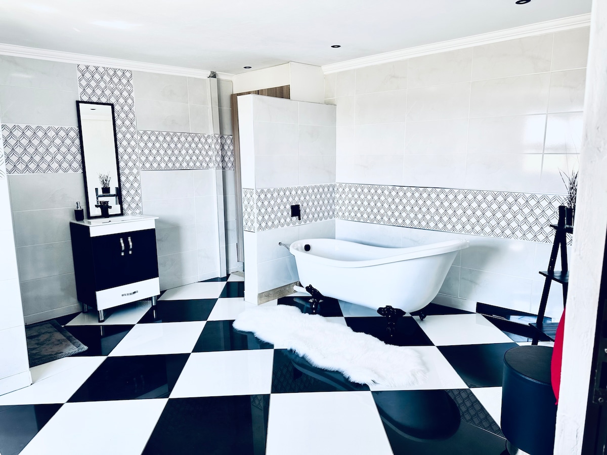 Diphateng Lifestyle Villa Resort - Farm stays for Rent in Mahikeng ...