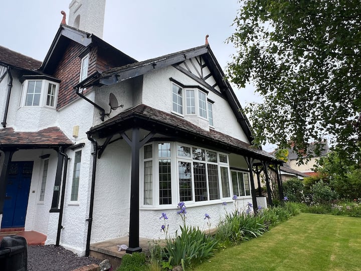 B & B Large Double Room Close To Beach - Colwyn Bay