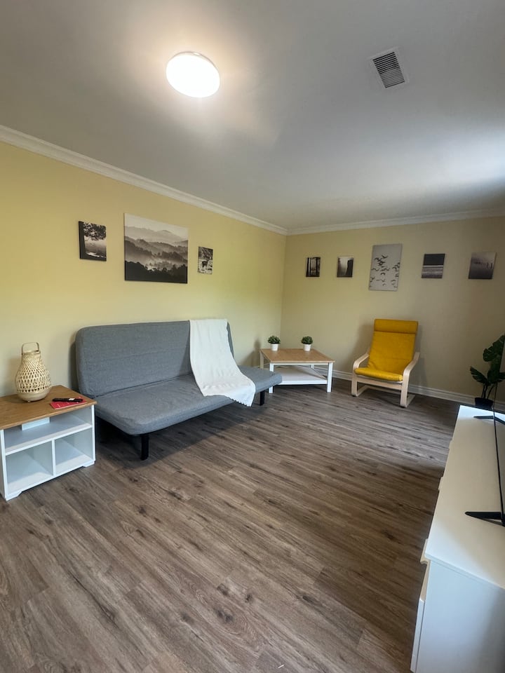 2 Bedroom Downtown And Near Waterfront - Cornwall, ON, Canada