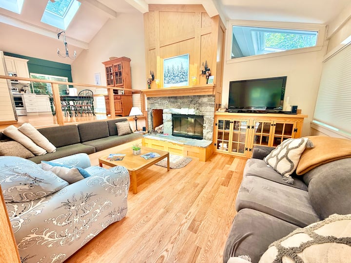 Toll House: Mtn Views, Hiking/biking, Ski In/out, - Stowe, VT