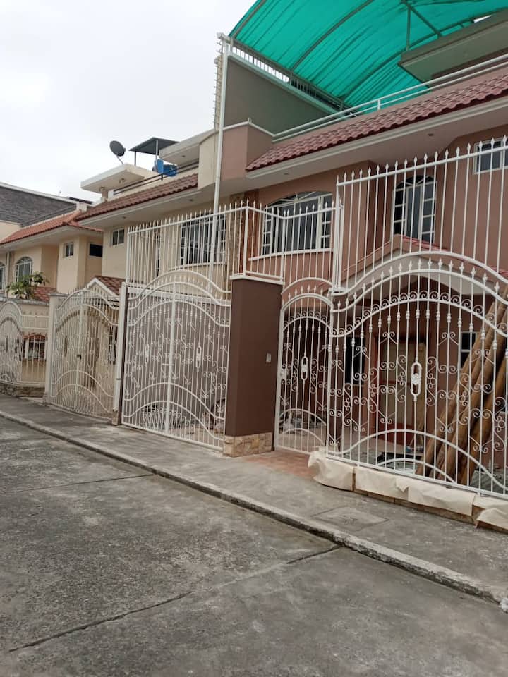 Casa Amoblada En Renta - Machala