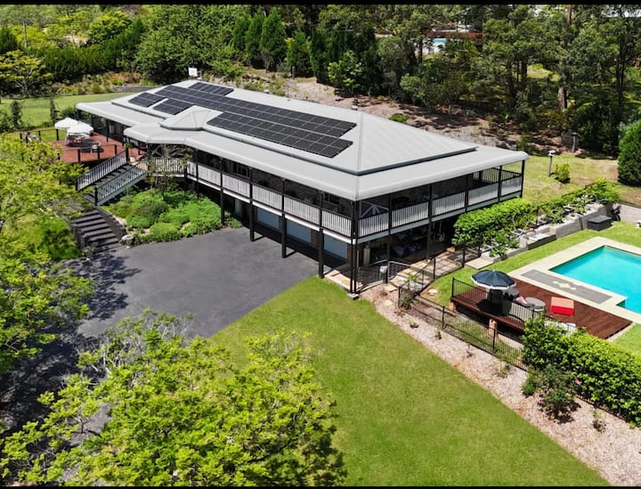 Ocean Acreage Stunning Queenslander - Avoca Beach