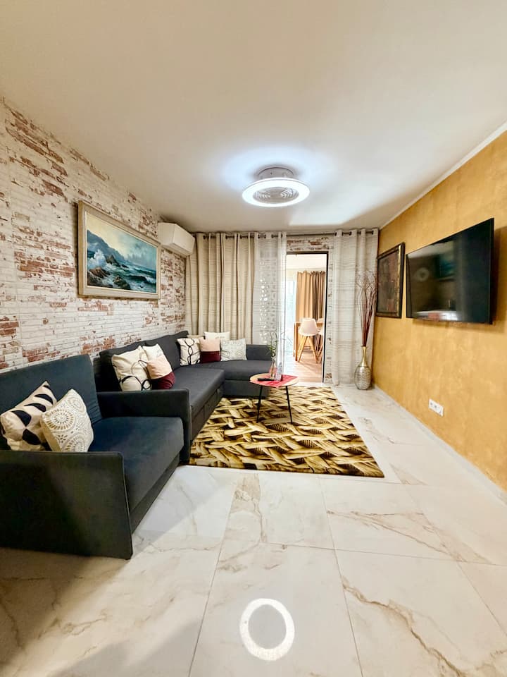 Apartment With Terrace And Pool, Los Cristianos. - Los Cristianos