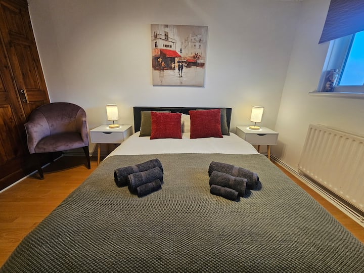 1 Bedroom Apartment In Battersea And Free Parking - Barnes