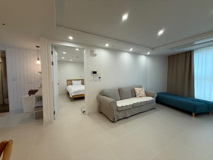 해운대바다 #오션뷰#Lct옆# 비치 도보2분 무료주차 12시 체크아웃넷플릭스 #캡슐열차 - Pusan