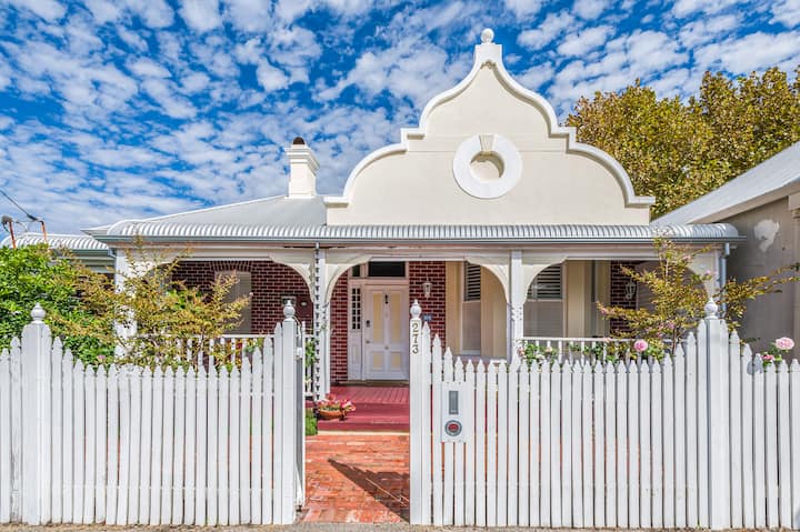 Crepe Myrtle Cottage-stunning Heritage In Sth Freo - Fremantle