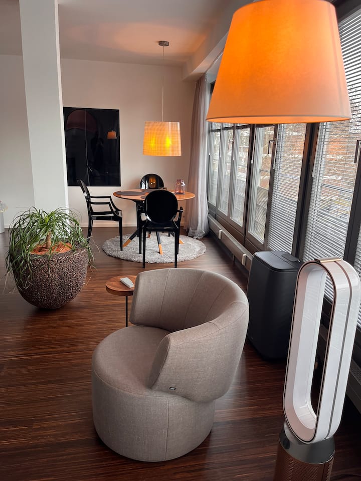 In The Heart Of Cologne And Close To The River - Cologne